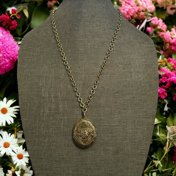 Vintage | Jewelry | Vintage Large Locket Pendant Necklace | Poshmark